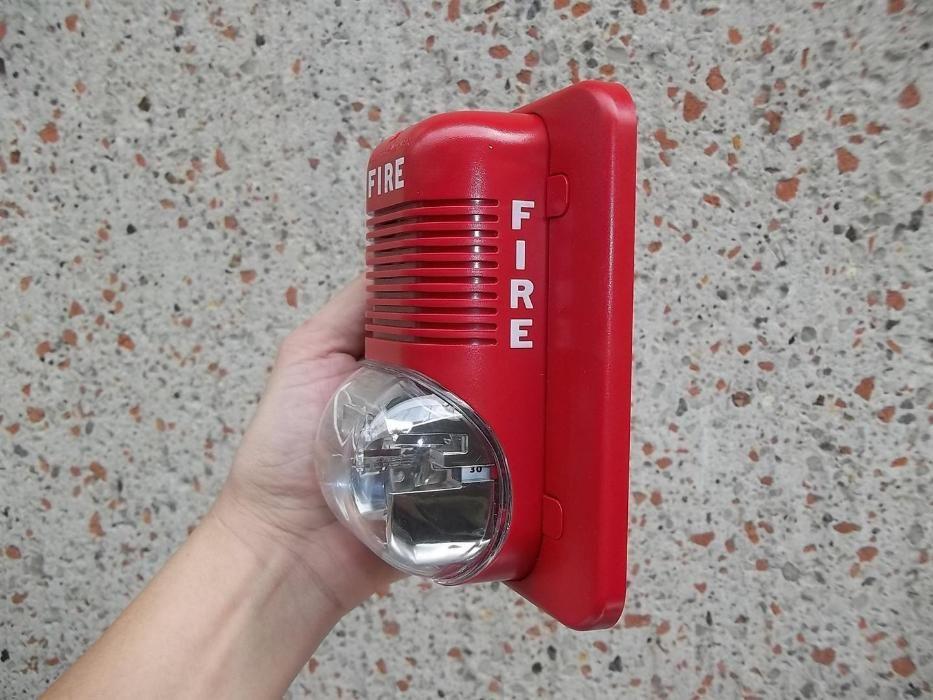 System Sensor USA model P1224MC Horn Strobe Fire Alarm, Furniture ...