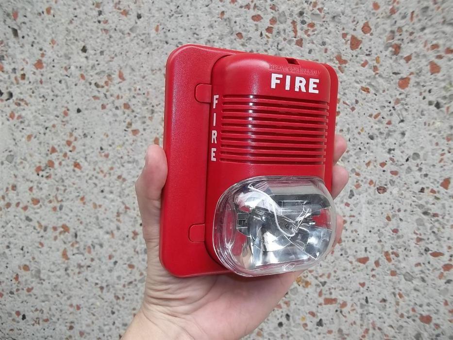 System Sensor USA model P1224MC Horn Strobe Fire Alarm, Furniture ...