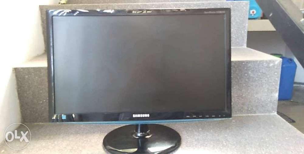 22 and 23 inches lcd and led monitor used, Computers & Tech, Parts ...
