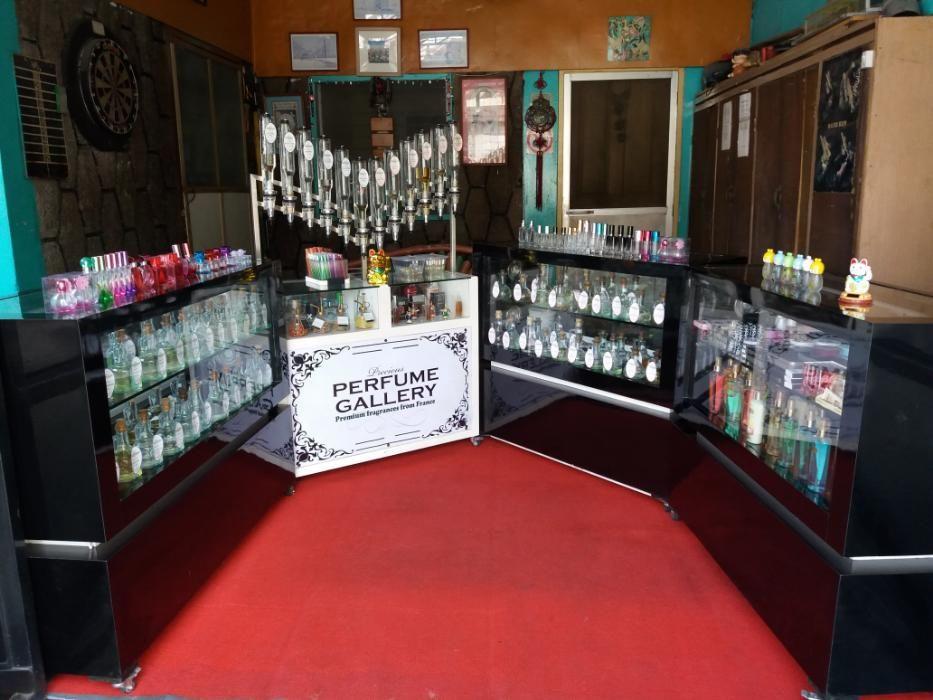 Cabinets (Eskaparate), Furniture & Home Living, Office Furniture ...