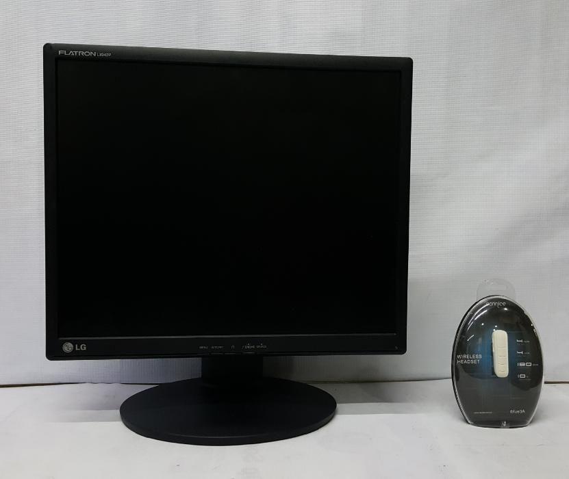 LG FLATRON LX942P 19-inch LCD Monitor with CANNICE IBLUE3A Earset ...