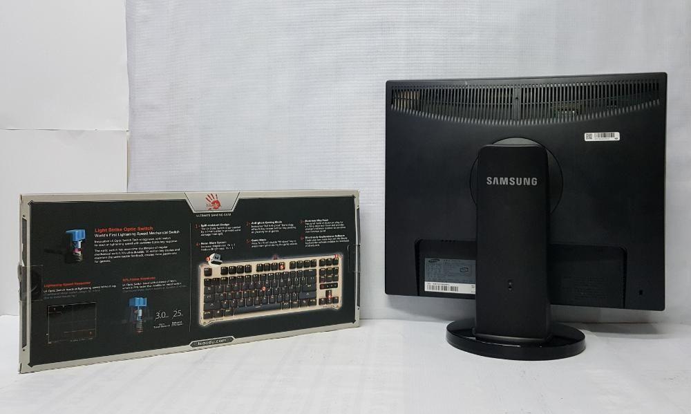 Samsung SyncMaster 943B 19-inch LCD Monitor with BLOODY B830 LK OPTIC ...