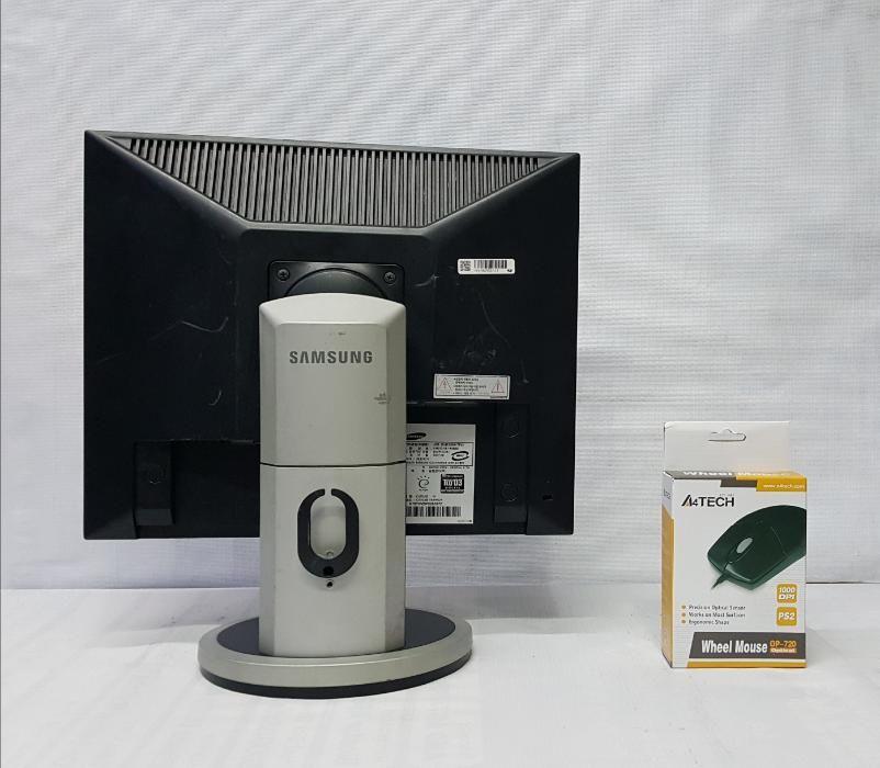 Samsung SyncMaster Magic CX702B 17-inch LCD Monitor with A4Tech OP-720 ...