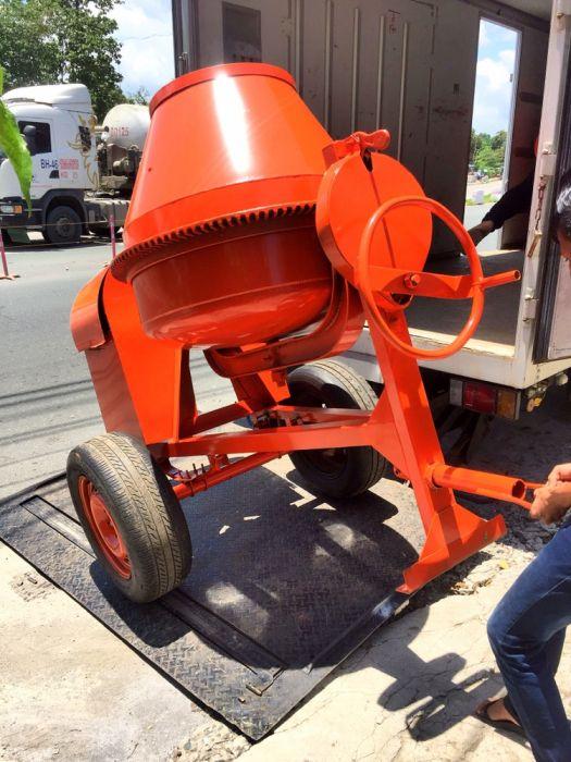 1 Bagger Mixer A-Frame, Commercial & Industrial, Construction Tools ...
