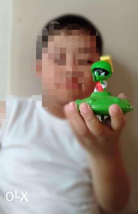 200 each Jollibee Looney Marvin The Martian Spinning Top Turumpo ...