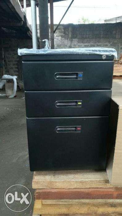 mobile pedestallockermetal cabinetvertical with safetraining table ...