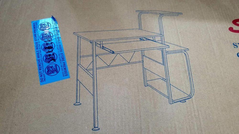 SY Computer Table on Carousell