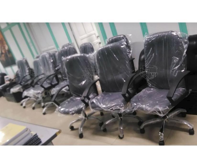 Workstation Cubicle BPO Modular office partition . Chairs and tables ...