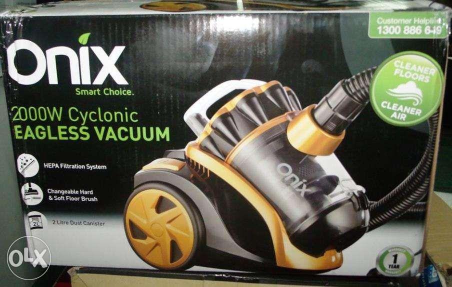 Bagless Vacuum Onix, Commercial & Industrial, Construction Tools ...