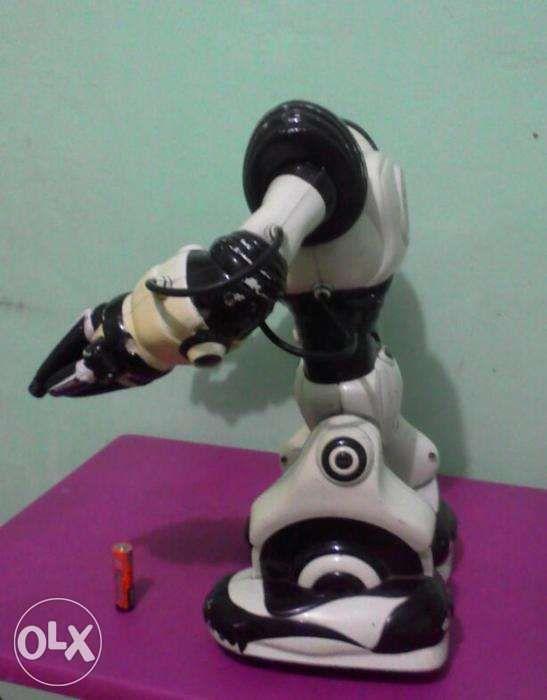 Vintage 2004 WowWee Robosapien Humanoid Robot Toy on Carousell