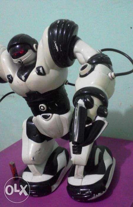 Vintage 2004 WowWee Robosapien Humanoid Robot Toy on Carousell