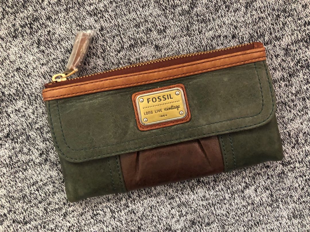 Brand New Fossil Wallet, Luxury, Bags & Wallets on Carousell
