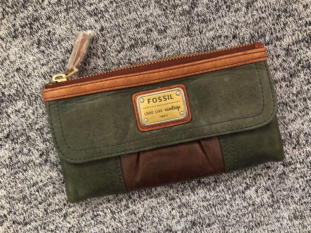 Brand New Fossil Wallet, Luxury, Bags & Wallets on Carousell