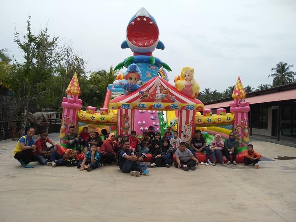 (Day trip) Family day!! Durian,mini zoo,horse riding,pedal boat ...