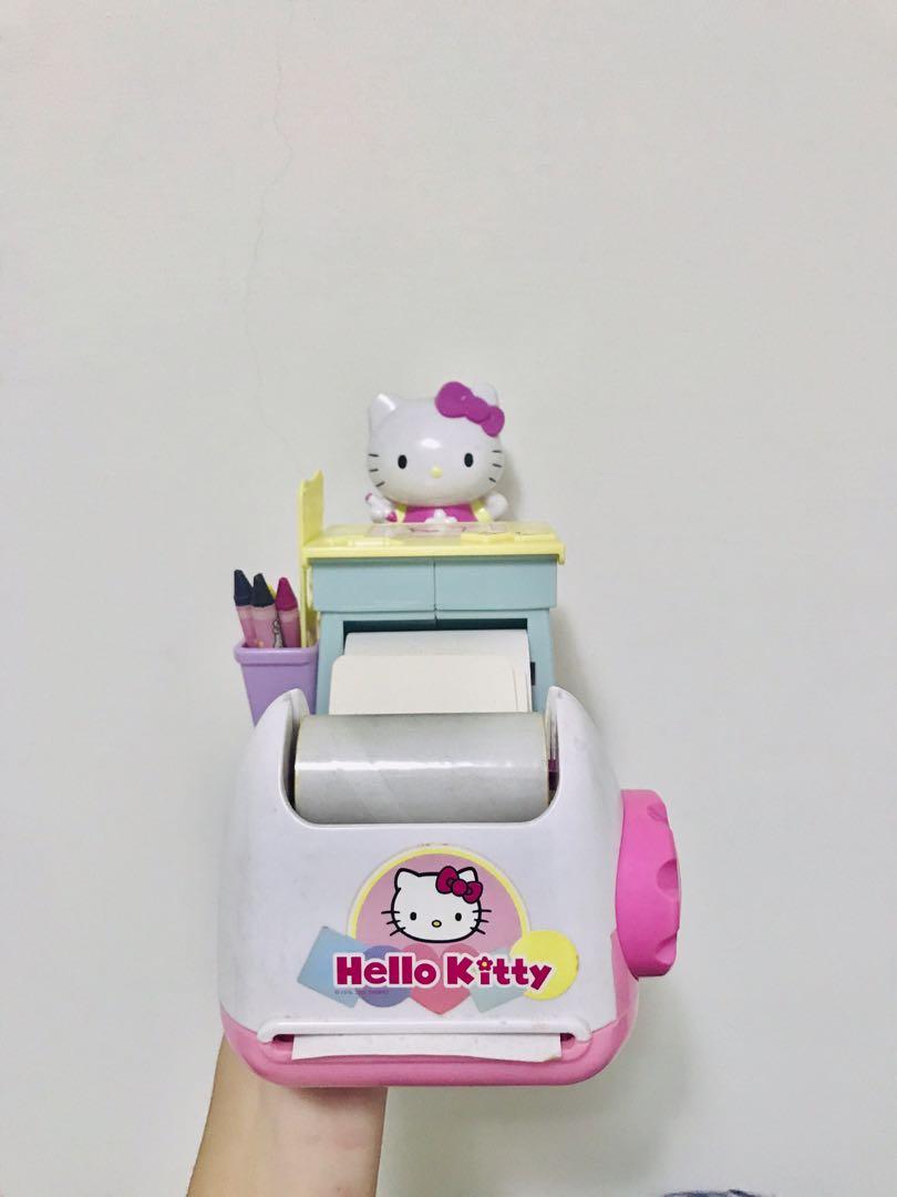 Hello Kitty 貼紙DIY製造機 （sticker maker machine), 書籍、休閒與玩具, 玩具、公仔、桌遊在旋轉拍賣