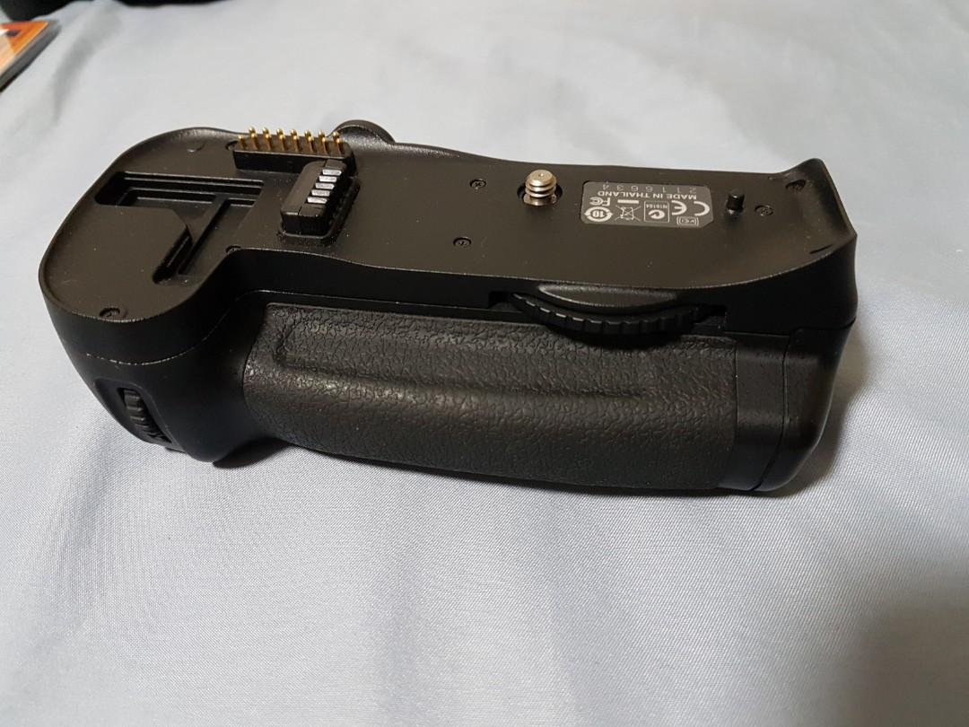 D300 body ($300) with MB-D10 battery grip ($100), Photography, Cameras ...