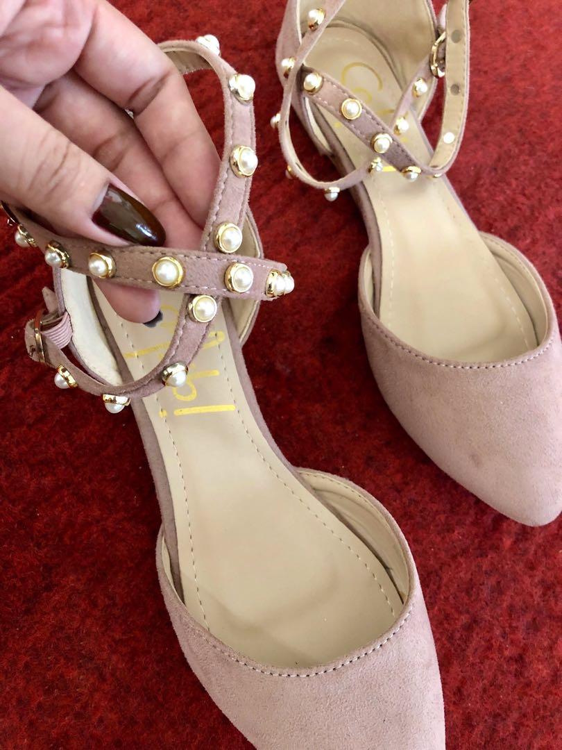 Brand New So fab! Flat shoes, Women's Fashion, Footwear, Flats ...