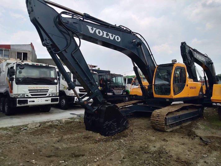Modelo Volvo backhoe 1 cubic crawler type, Commercial & Industrial ...