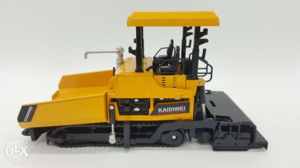Asphalt paver diecast metal construction toy, Babies & Kids, Infant ...