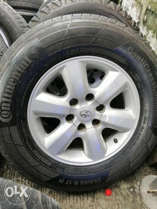 17 inch Fortuner 2nd Gen banana type Mags 6x139pcd Mags only, Car Parts ...