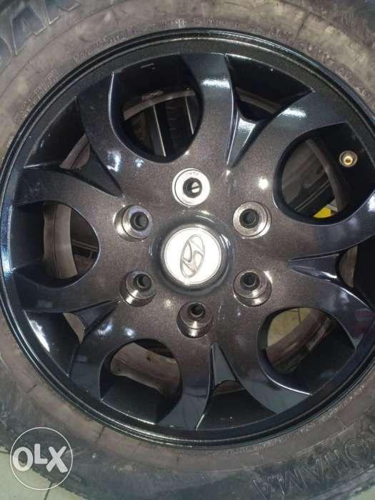 16 inch Hyundai Grand Starex 6x139 mags Gunmetal 215 70 Nexen Tires ...