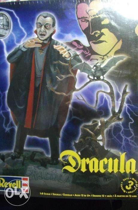 Revell Dracula Model Kit, Hobbies & Toys, Memorabilia & Collectibles, J ...