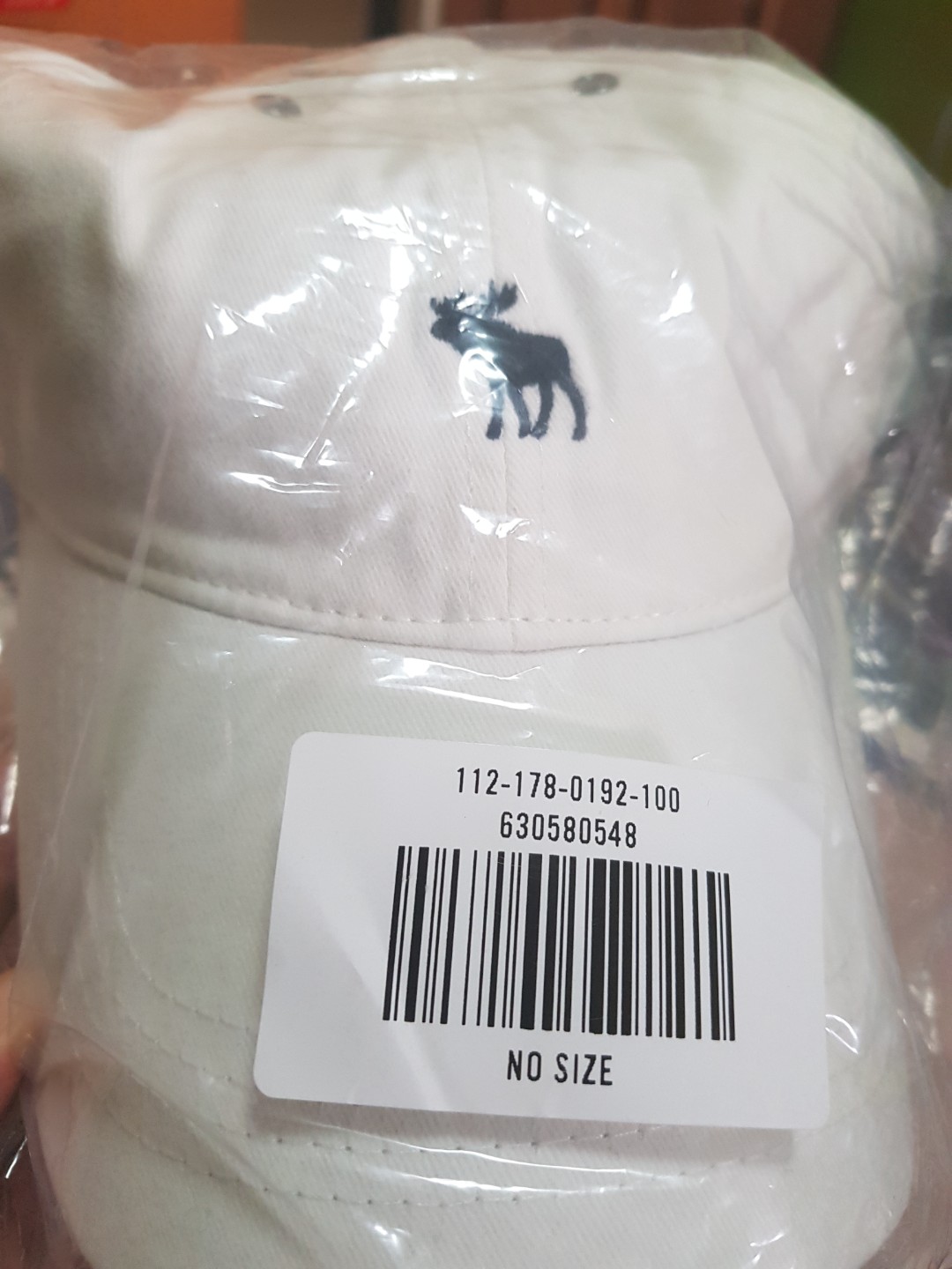 Abercrombie & Fitch white logo cap, Men's Fashion, Watches ...