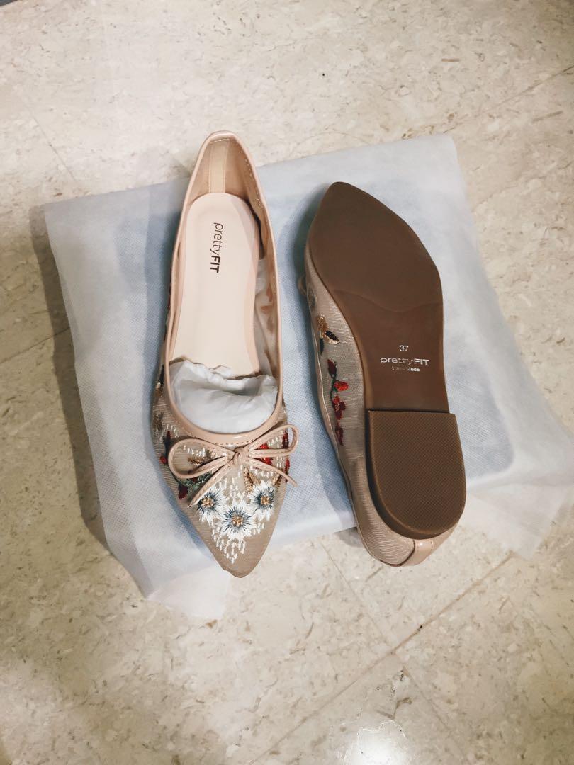 Pretty fit flats, Women's Fashion, Footwear, Flats on Carousell