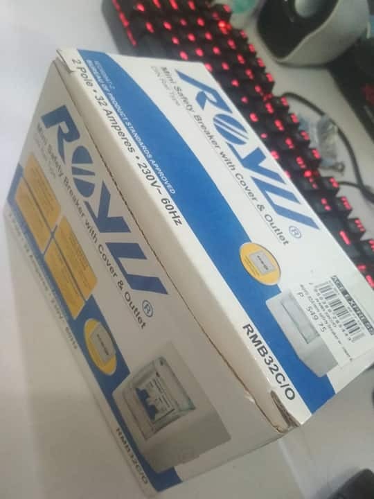 ROYO 32 Ampere Mini Breaker with Outlet for Aircon, TV & Home ...
