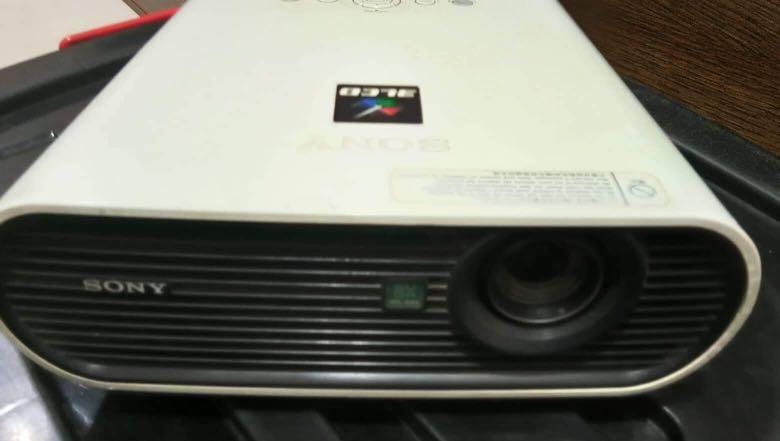 SONY DATA PROJECTOR VPL ES5, TV & Home Appliances, TV & Entertainment ...