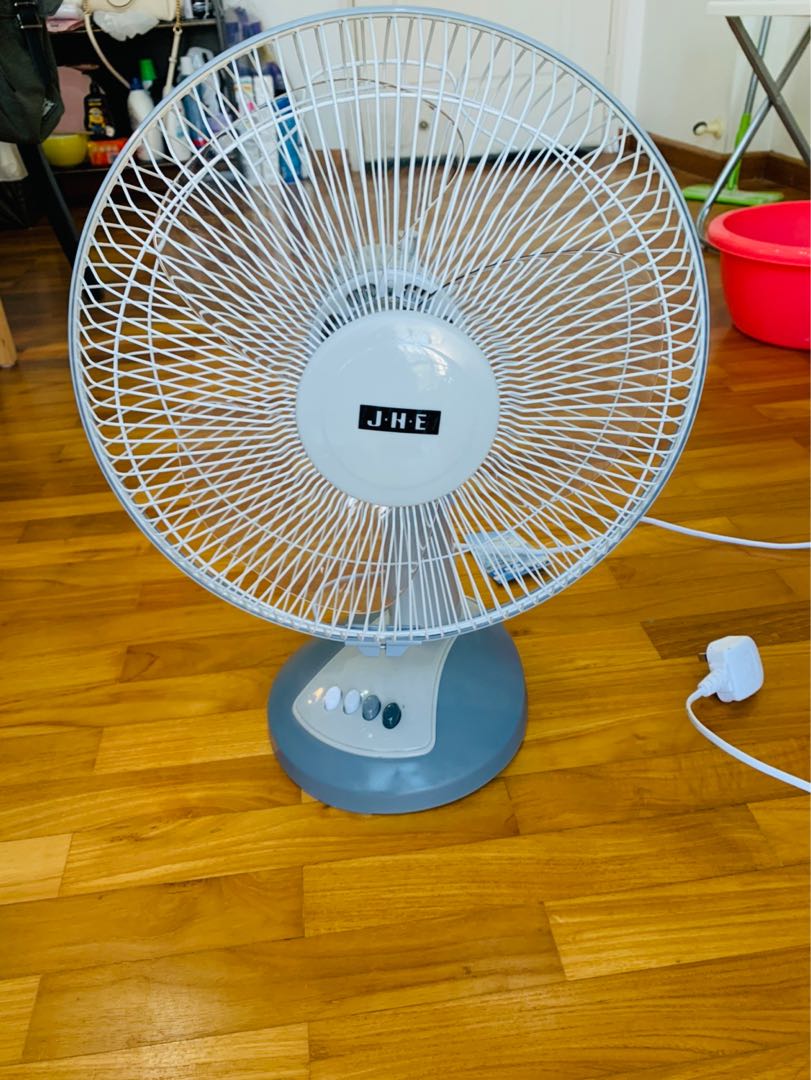 bracker fan, Furniture & Home Living, Lighting & Fans, Fans on Carousell