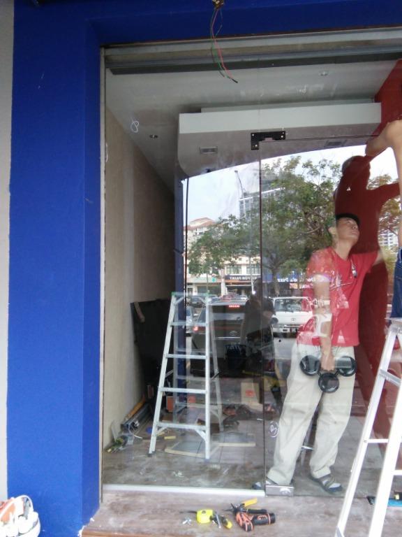 DINDING KACA KALIS PECAH TEMPERED GLASS WALL, Services, Others on Carousell