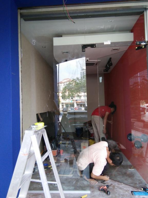 DINDING KACA KALIS PECAH TEMPERED GLASS WALL, Services, Others on Carousell