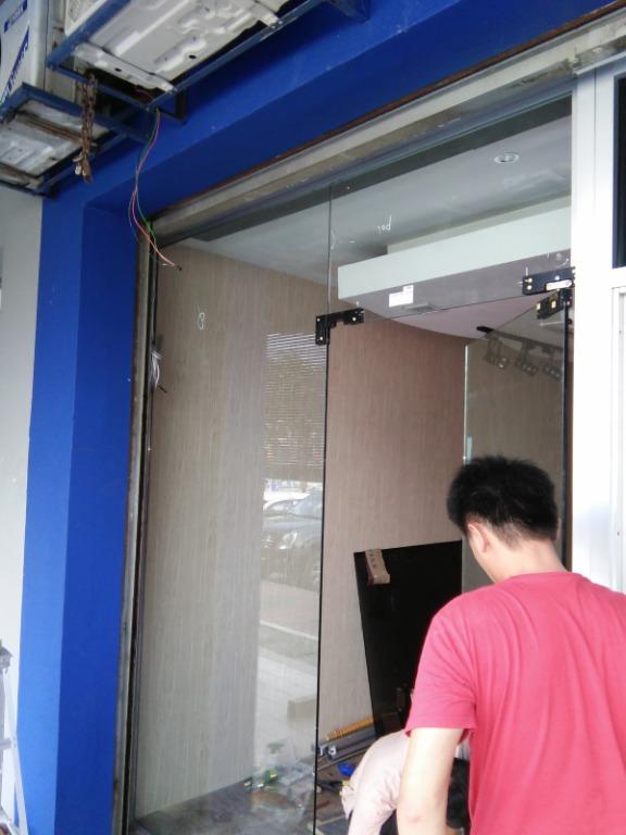 DINDING KACA KALIS PECAH TEMPERED GLASS WALL, Services, Others on Carousell
