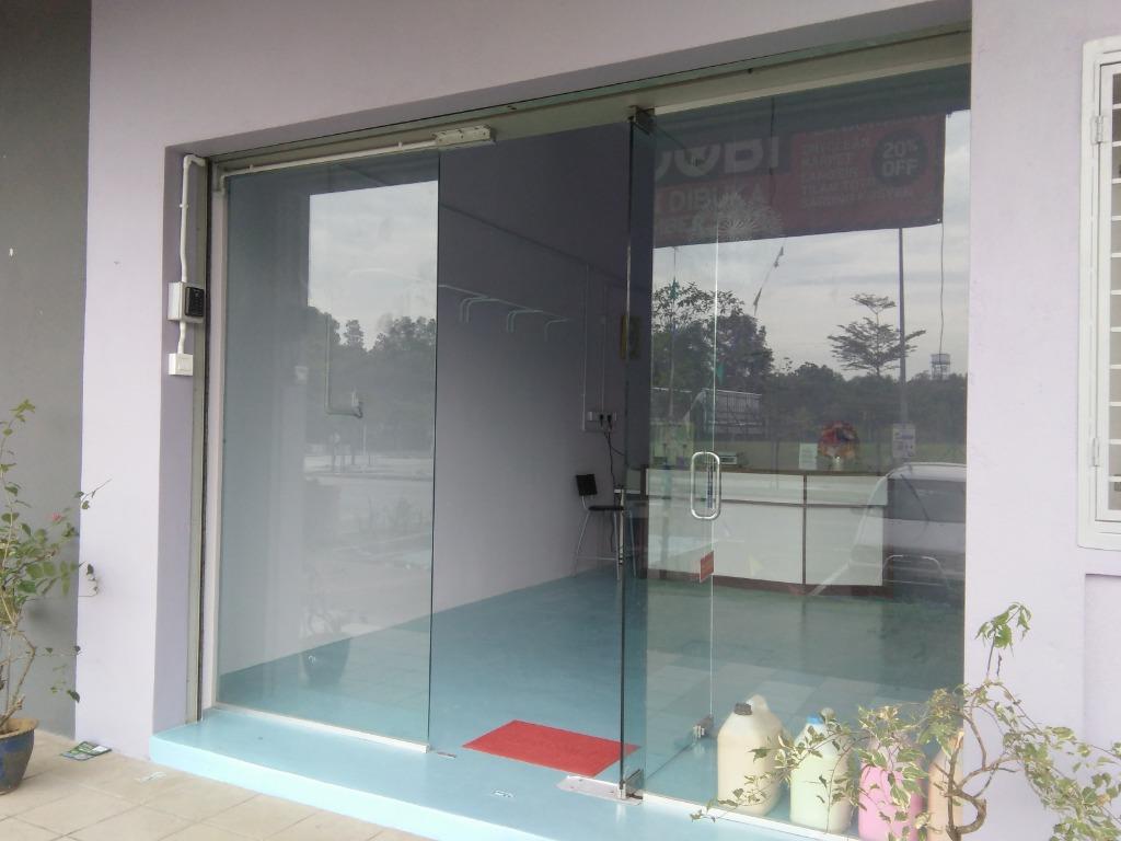 DINDING KACA KALIS PECAH TEMPERED GLASS WALL, Services, Others on Carousell