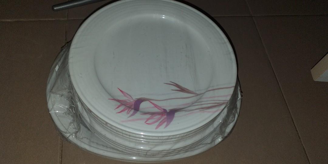 Tupperware plates new in plastic, Furniture & Home Living, Kitchenware ...