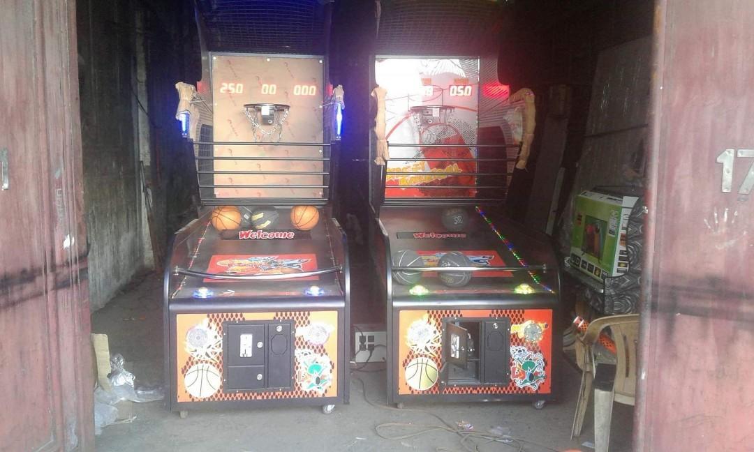 Basketball claw arcade machines birthday for rent, Hobbies & Toys, Toys ...