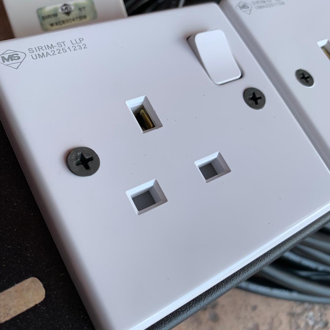 5Gang Extension, Hobbies & Toys, Music & Media, Music Accessories on ...