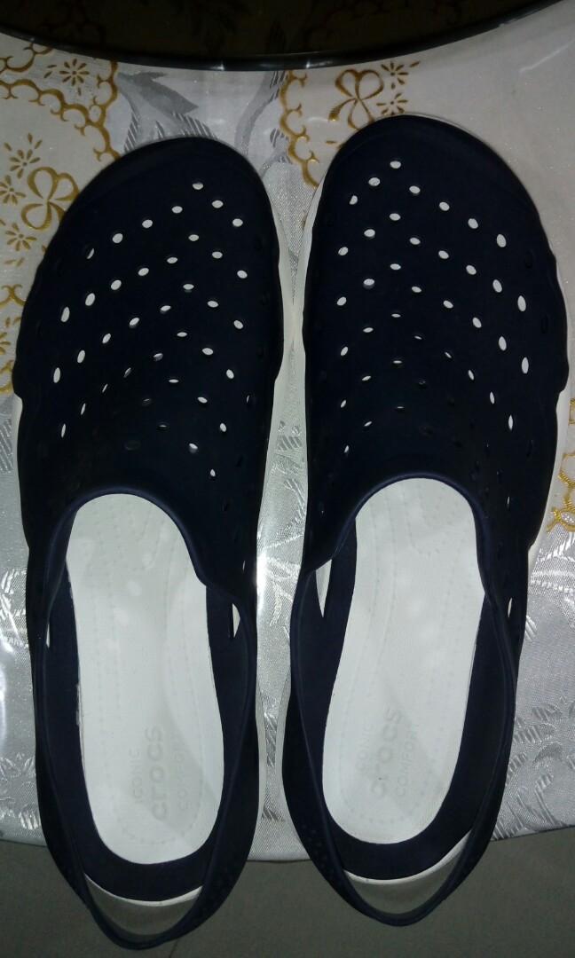 Iconic Crocs Comfort, Men's Fashion, Footwear, Slippers & Slides on Carousell
