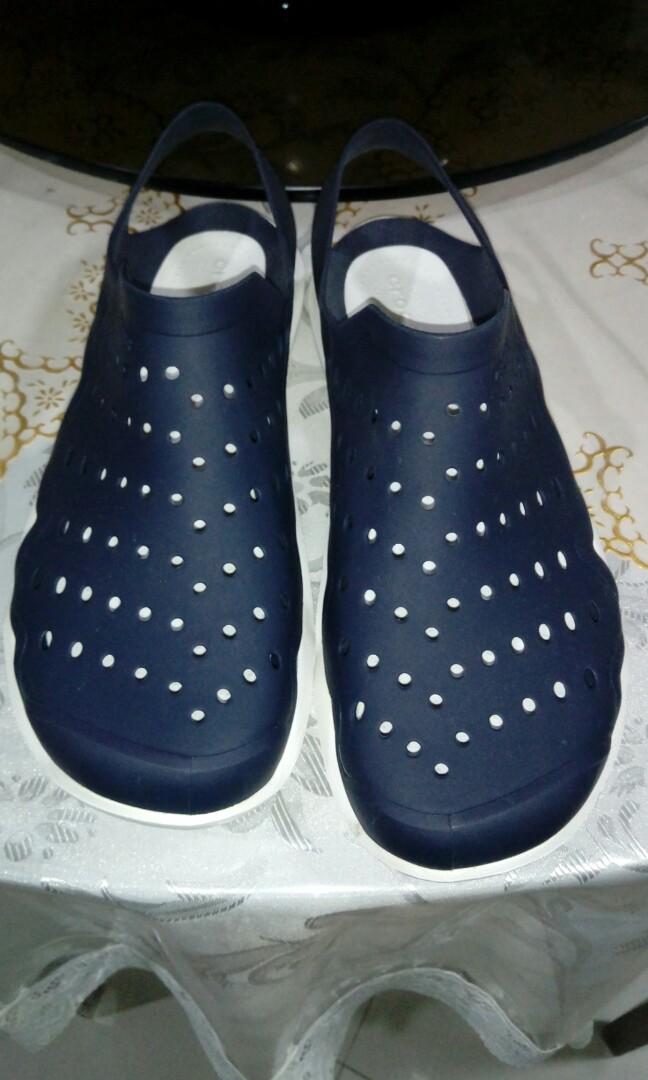 Iconic Crocs Comfort, Men's Fashion, Footwear, Slippers & Slides on Carousell