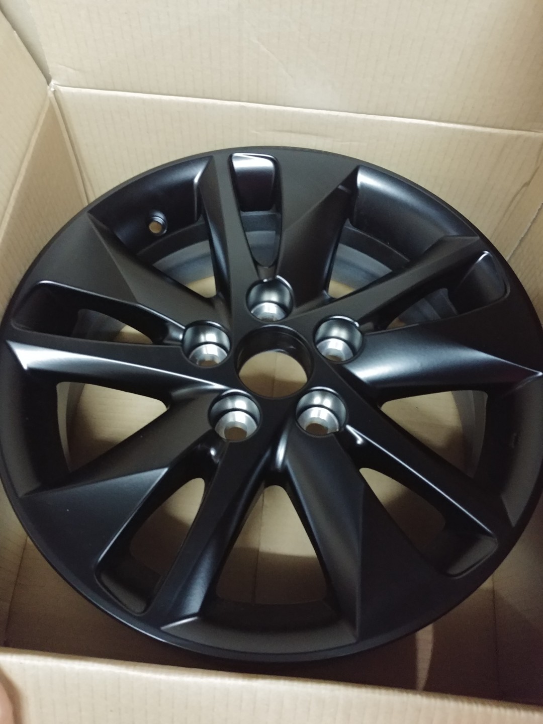 Toyota Innova Mag Wheel Black, Car Parts & Accessories, Mags and Tires ...