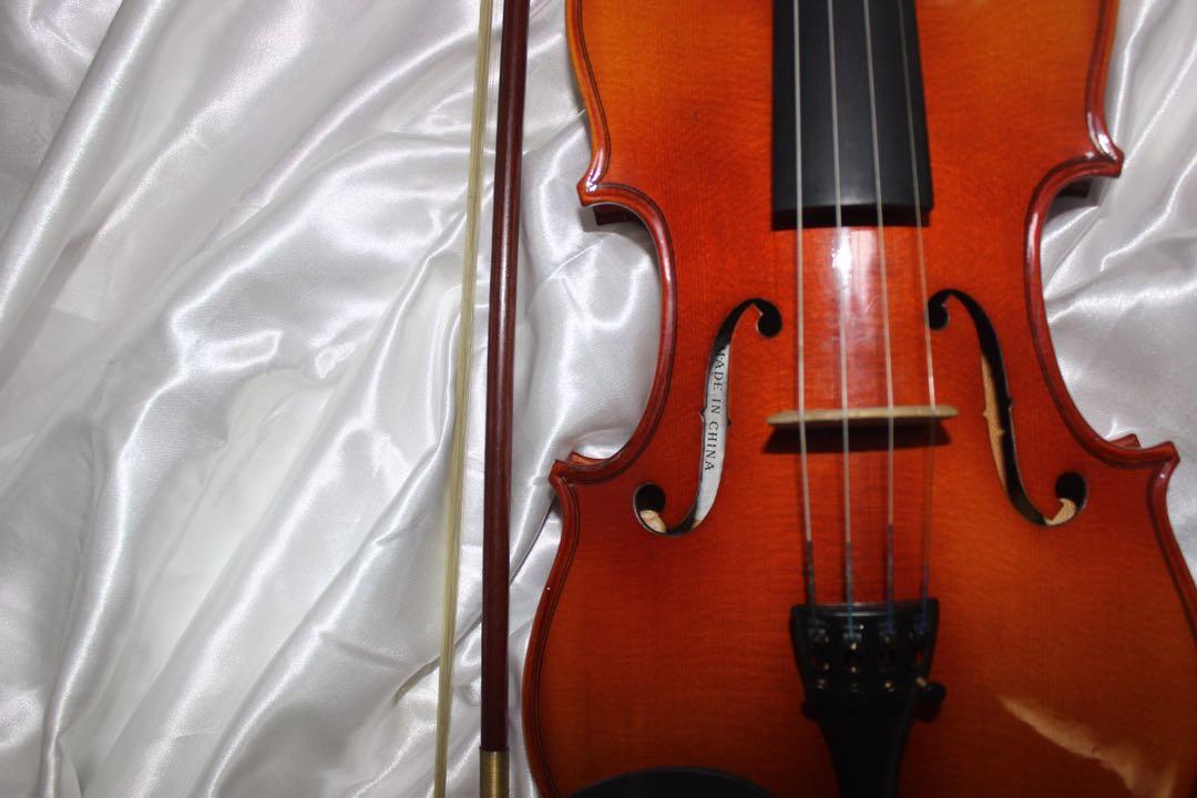 Valencia Violin, Hobbies & Toys, Music & Media, Musical Instruments on ...