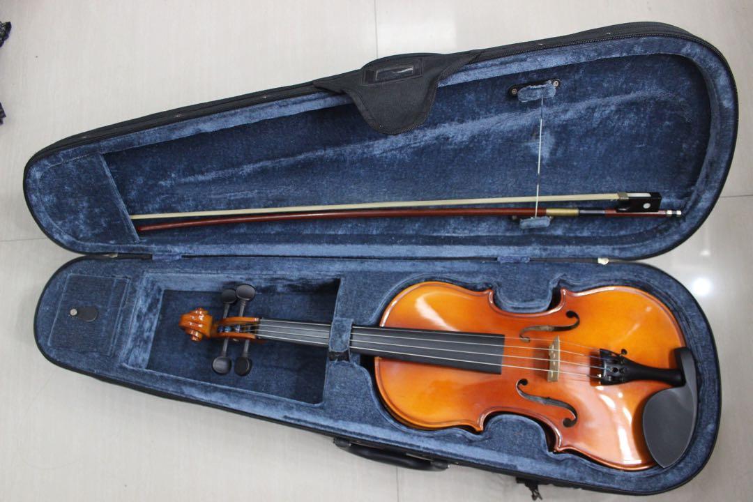 Valencia Violin, Hobbies & Toys, Music & Media, Musical Instruments on ...