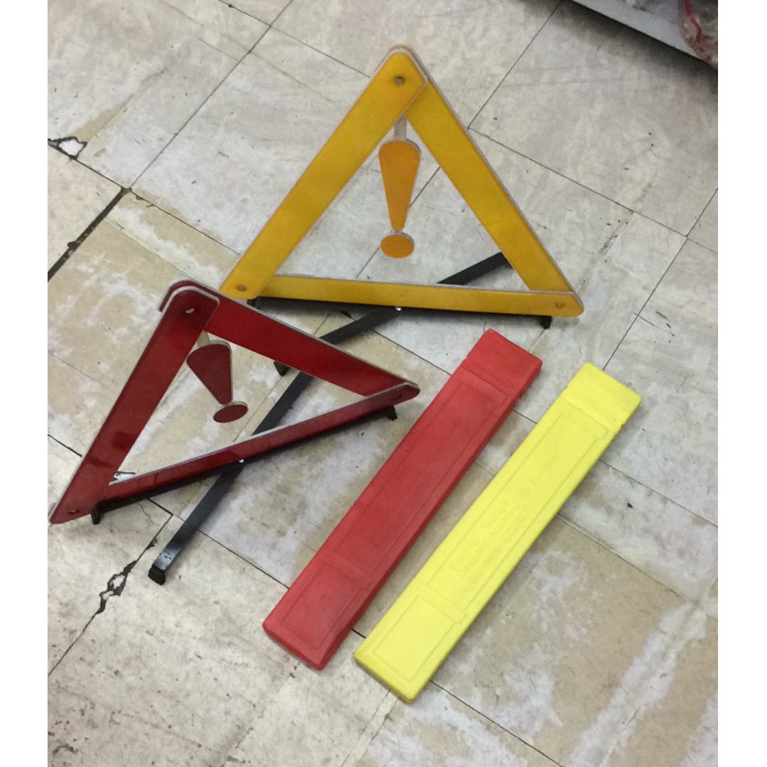 Car Early Warning Device Triangle Sign (1 Set of 1 RED And 1 YELLOW ...