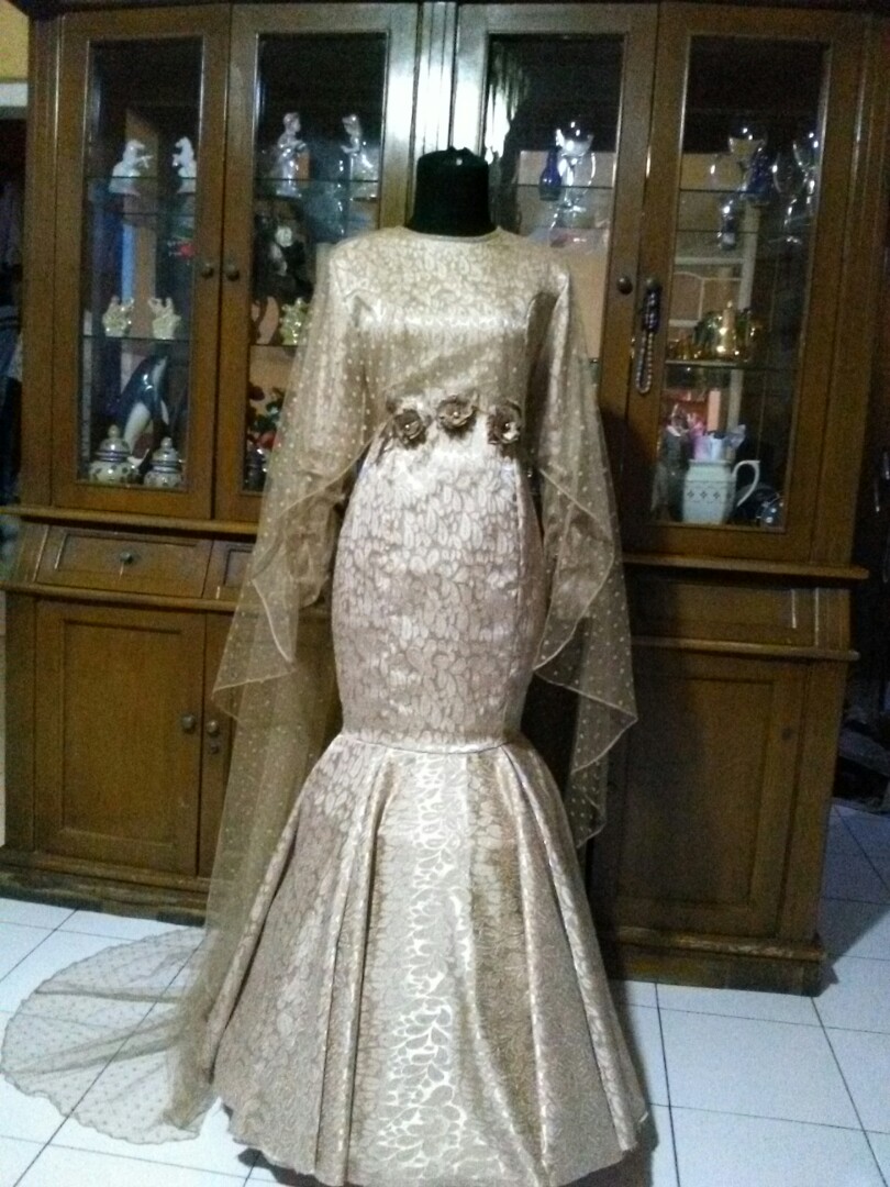 Sewa gaun, Fesyen Wanita, Pakaian Wanita, Gaun & Rok di Carousell