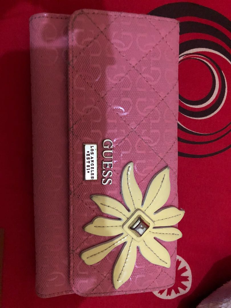 Dompet guess sesuai foto, Fesyen Wanita, Tas & Dompet di Carousell