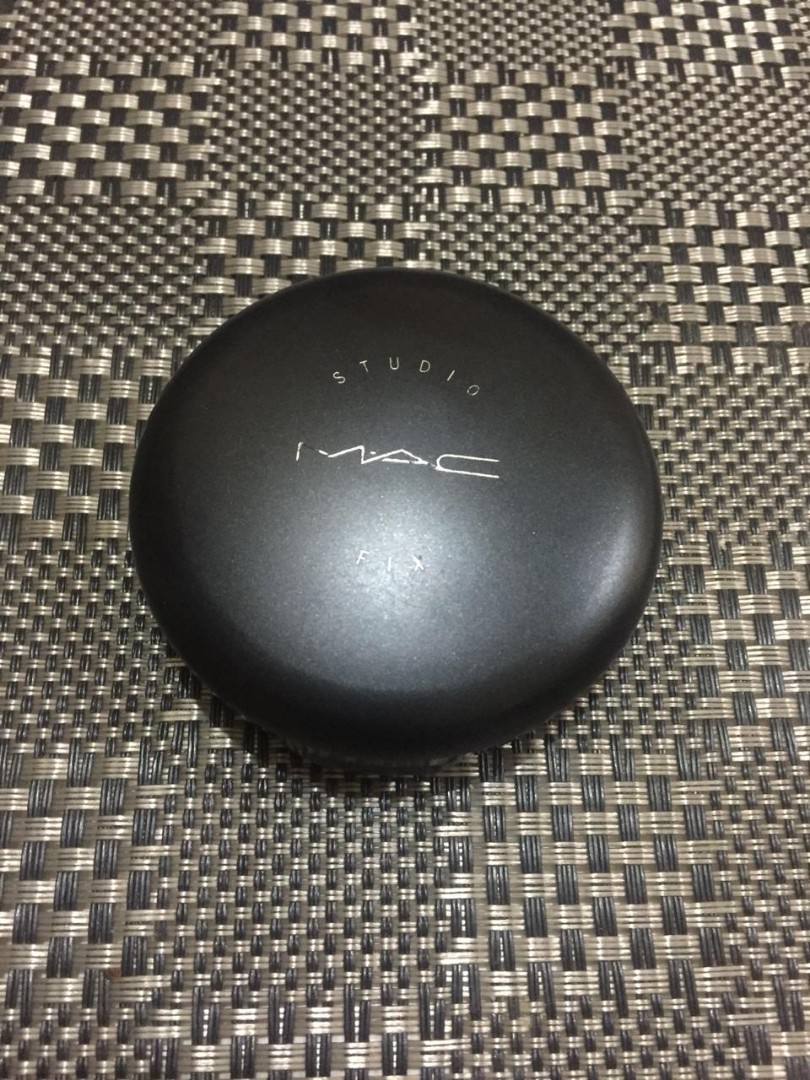 MAC Studio Fix, Kesehatan & Kecantikan, Rias Wajah di Carousell