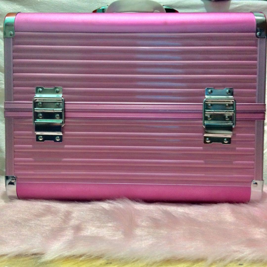 SUESHE PINK VANITY CASE, Beauty & Personal Care, Face, Makeup on Carousell