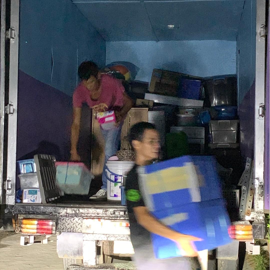 Lipat bahay truck for rent 6 wheeler closed van 10 wheeler wing van ...