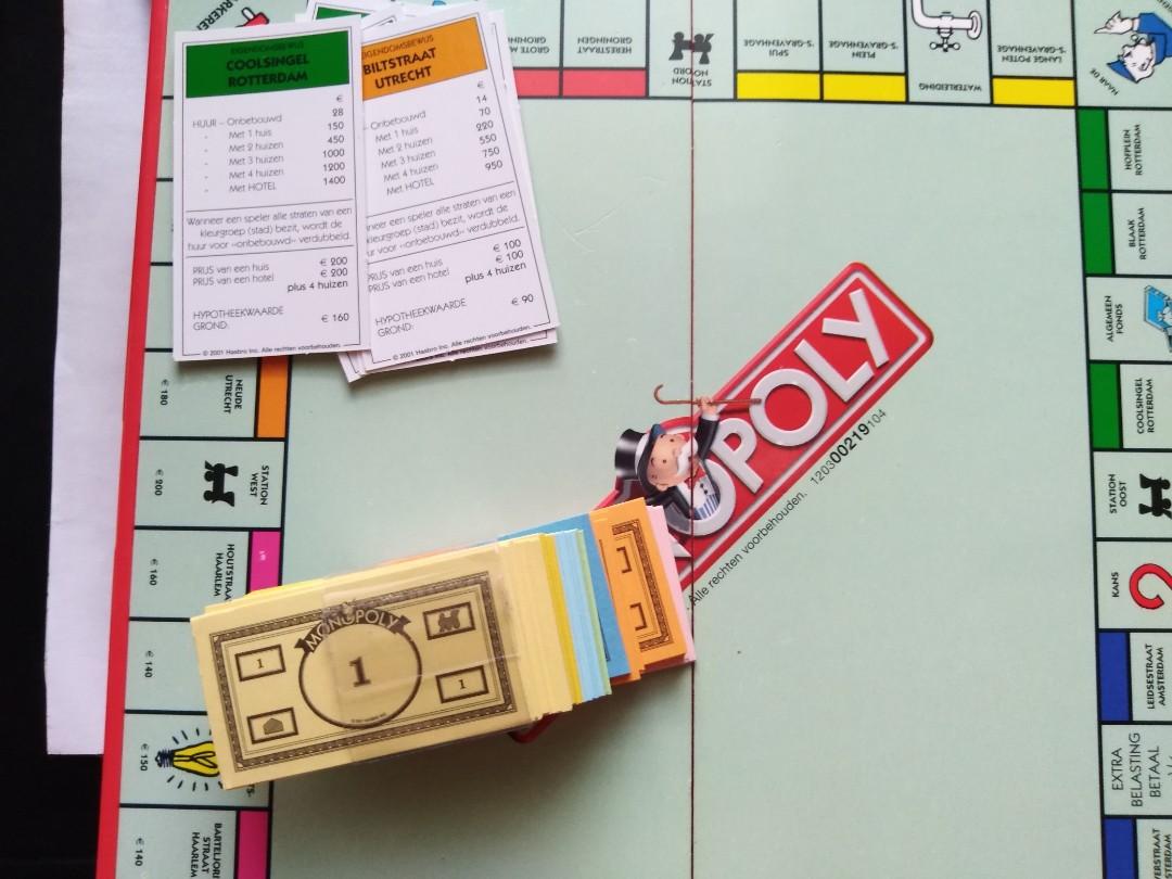 Compact Monopoly (Dutch), Hobbies & Toys, Toys & Games on Carousell